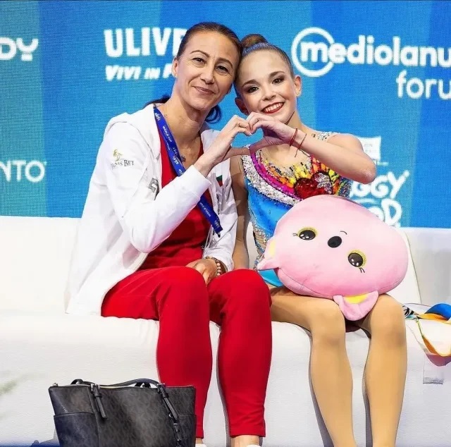 Малката голяма шампионка гимнастичката Стилияна Николова от дете